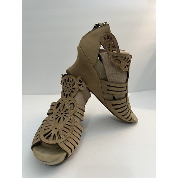 Earthies | Shoes | Earthies Tan Caradonna Suede Tstrap Peeptoe Cutouts ...